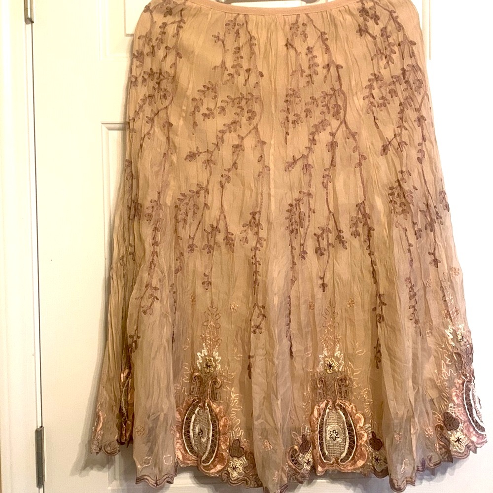 Peter Nygard Skirt With Gorgeous Detail - Gem
